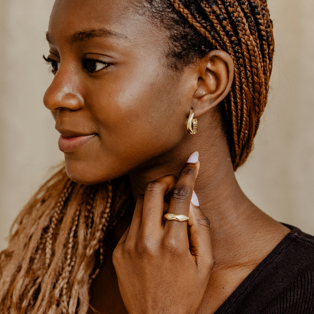 Solid Gold Bold Wave Hoops | Gold Earrings For Women | Kemmi - KEMMI Collection